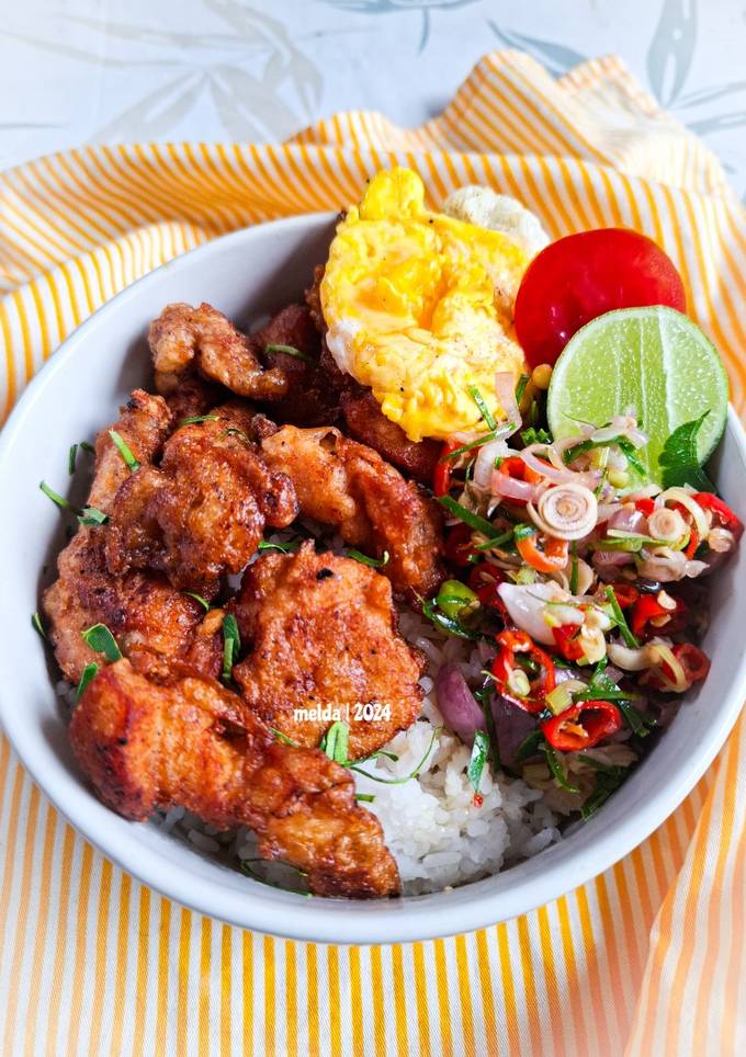 Resep Ayam Krispi Sambal Matah Rice Bowl oleh melda yanti - Cookpad