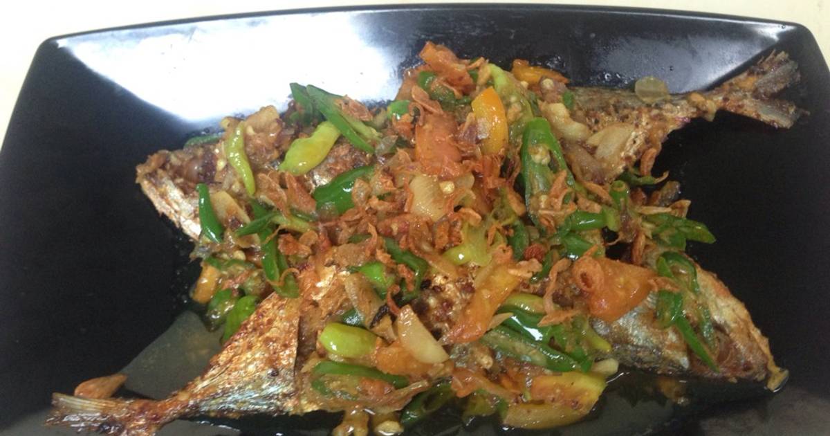 Resep Ikan Bawal Cabe Ijo oleh WetikTya - Cookpad