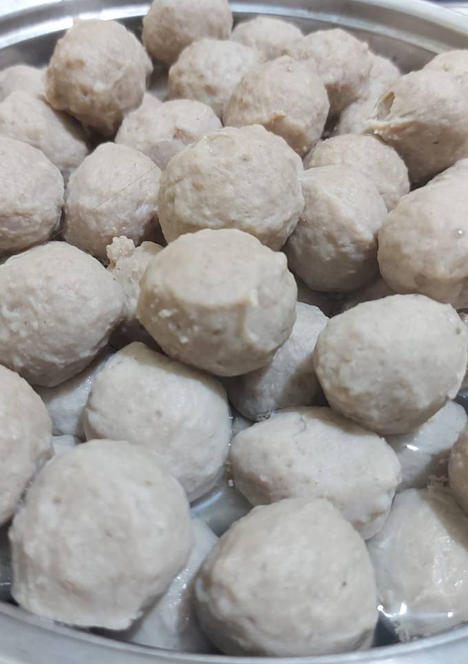 Resep Bakso Sapi Kenyal Renyah Alami oleh Devi - Cookpad