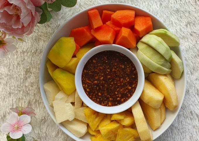 Resep Rujak Buah Bumbu Kacang Mede oleh amalia - Cookpad