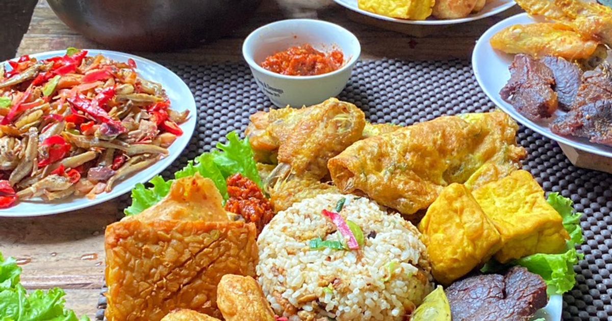 Resep Isi Piringku Nasi Tutug Oncom Komplit oleh anif agustina - Cookpad