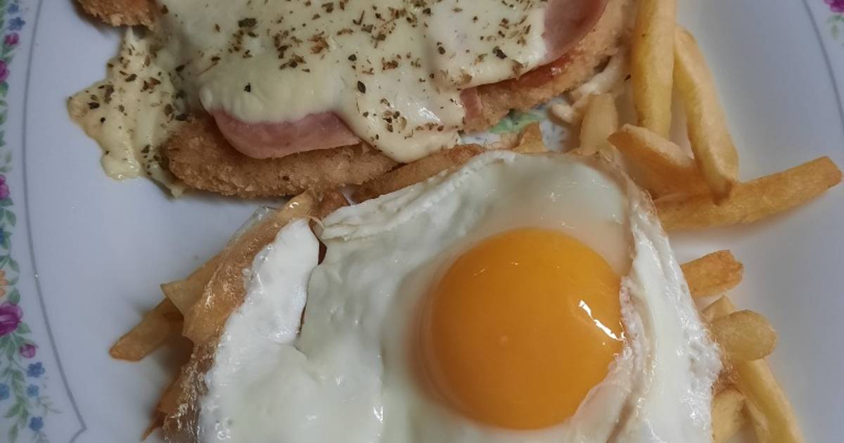 Milanesa a la napolitana con papas fritas y huevo Receta de La profe Luisa- Cookpad