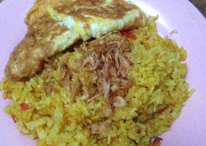 Resep Nasi Goreng Kunyit oleh Medina Alsa Syafira - Cookpad