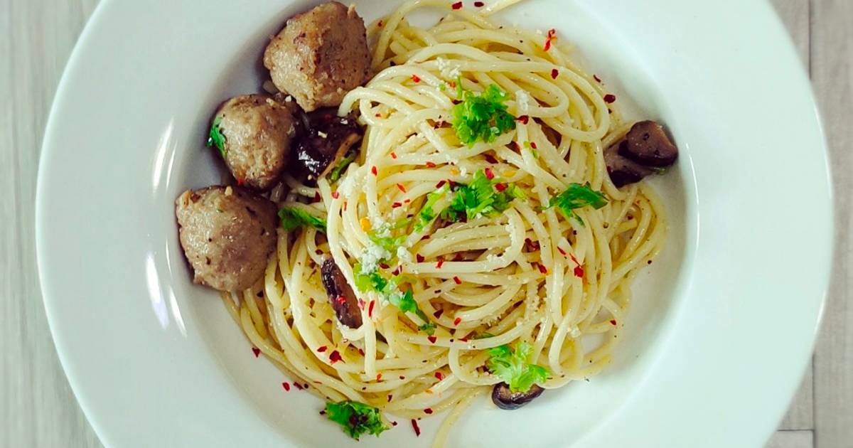 Resipi Spaghetti Aglio e Olio with Meatballs oleh irar - Cookpad