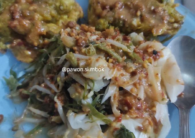 Resep Pecel Sayur Daun Kencur Seger oleh Pawon si mbok - Cookpad
