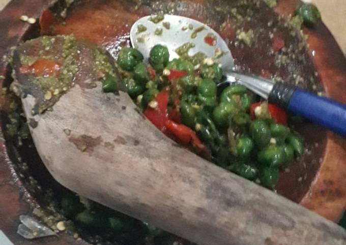 Resep Pencok leunca oleh desifa miau - Cookpad