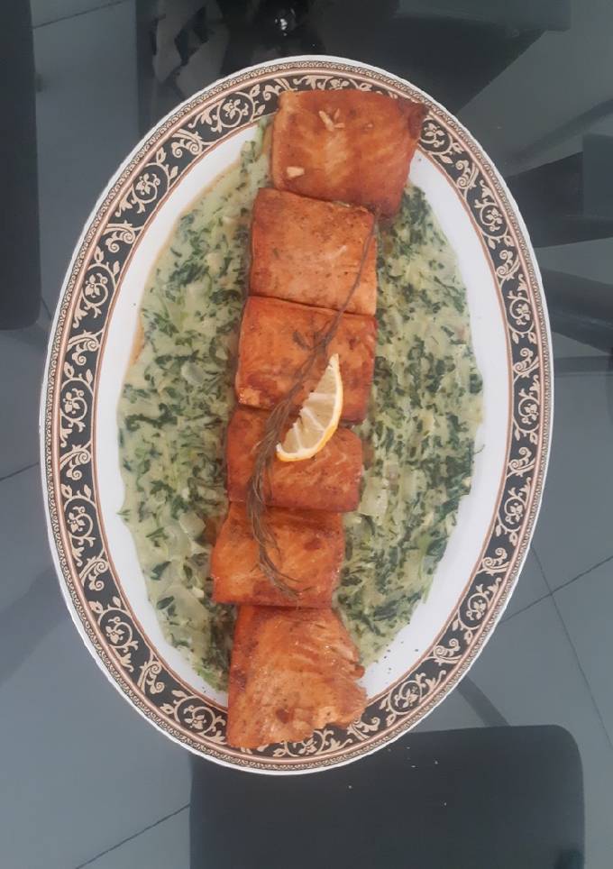 Resep Creamy spinach with grilled salmon oleh Ria Willyanti - Cookpad