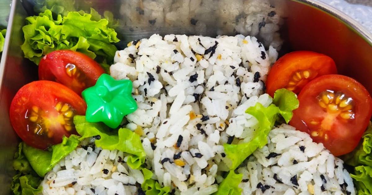 Resep Onigiri Simple untuk Bekal Sekolah oleh Prita Karina - Cookpad