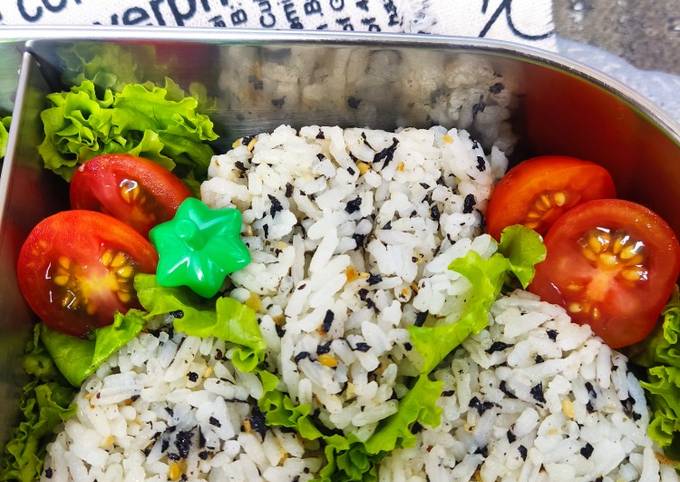 Resep Onigiri Simple untuk Bekal Sekolah oleh Prita Karina - Cookpad