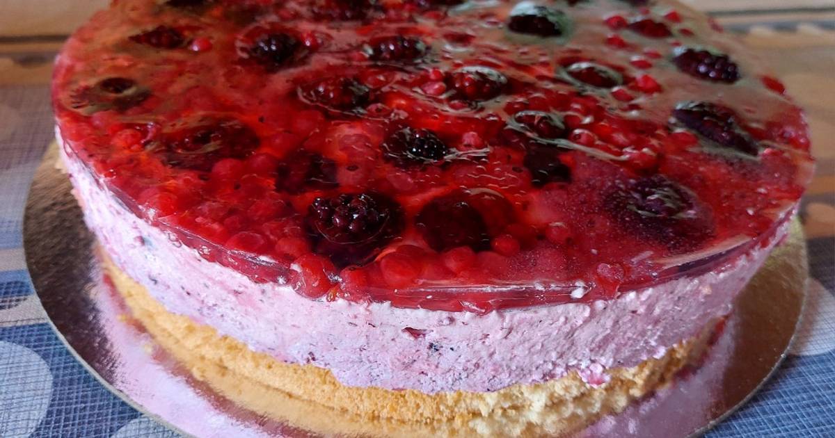 Joghurtos erdei gyümölcs torta | Lilla Klára Cseke receptje - Cookpad ...