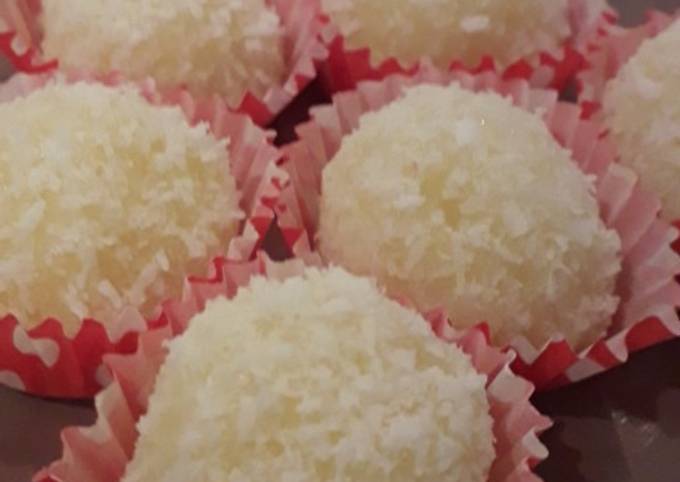 Docinhos de Coco Receita por Paula Teixeira - Cookpad