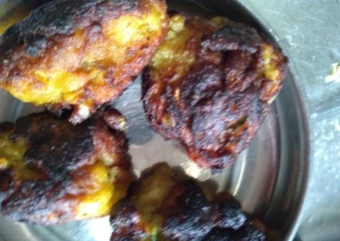 Rinki das দ্বারা পাকা কলার বড়া (paaka kolar bora recipe in Bengali ...