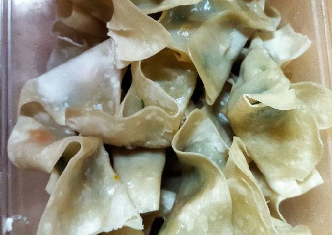 Resep Pangsit bakso rebus / pangsit goreng oleh Mia Suryaningrum - Cookpad