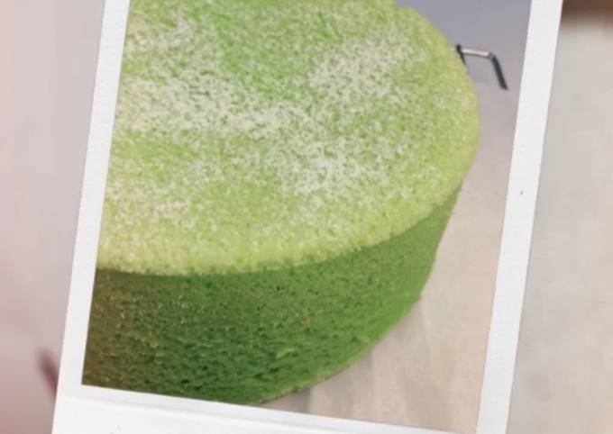 Resep Pandan Chiffon Cake Super Fluffy oleh Novi Marsella - Cookpad