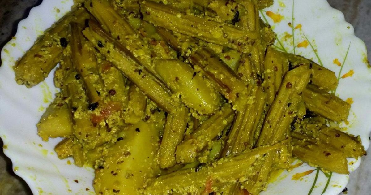 Sojne Data (Drumstick)chachari Recipe by Sarbani Roy Chowdhury - Cookpad