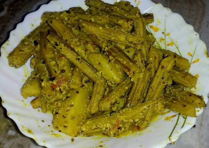 Sojne data (drumstick)chachari Recipe by Sarbani Roy Chowdhury - Cookpad