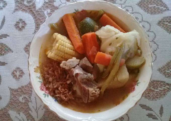 Caldo de res 🍖🍲 Receta de Sofia Carolina Castillo Villafuerte.- Cookpad