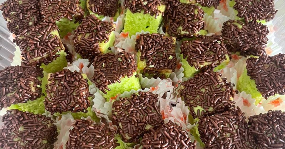Resep Bolu pandan kukus / cake potong pandan toping mesis oleh Yuliana ...