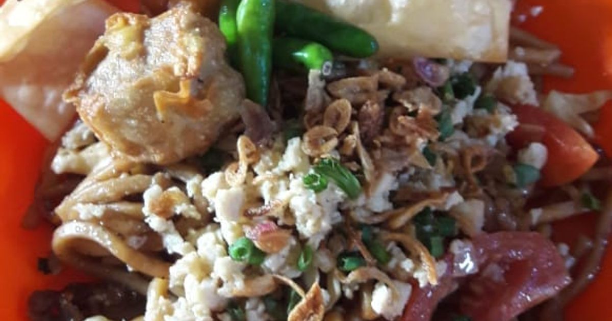 Resep Mie Goreng Topping Ayam Ala Cwie Mie oleh mega April - Cookpad