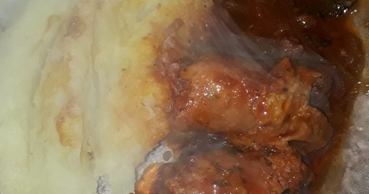 Chorizo A La Pomarola Con Puré Receta de Carolina Paiva- Cookpad