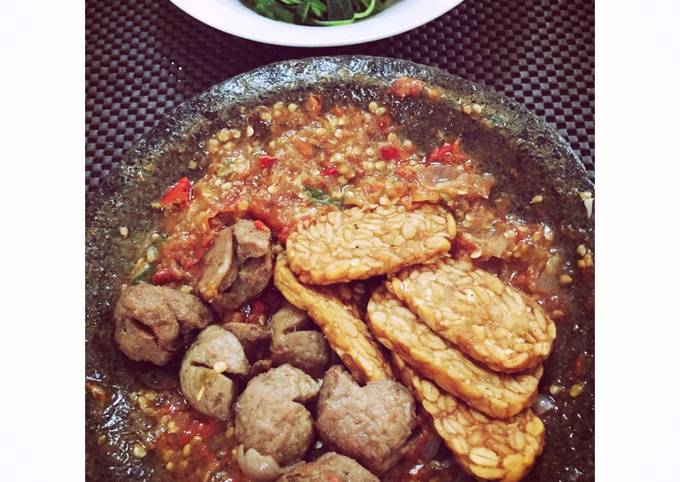 Resep Penyet Bakso dan Tempe oleh zulzulnana - Cookpad