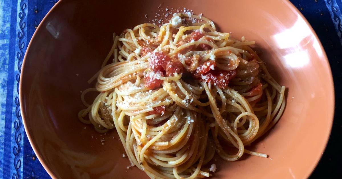 Ricetta Spaghetti al pomodoro di enrico - Cookpad