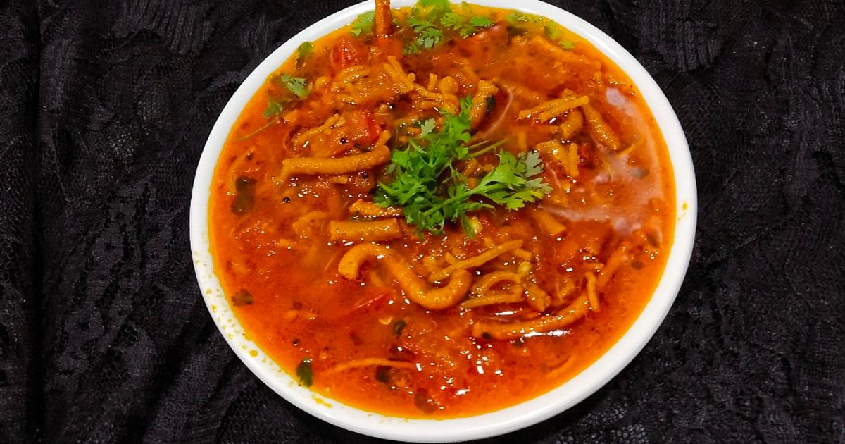 Kathiyawadi Sev Tomato Sabji Recipe by Juhi Prakash Sewani - Cookpad
