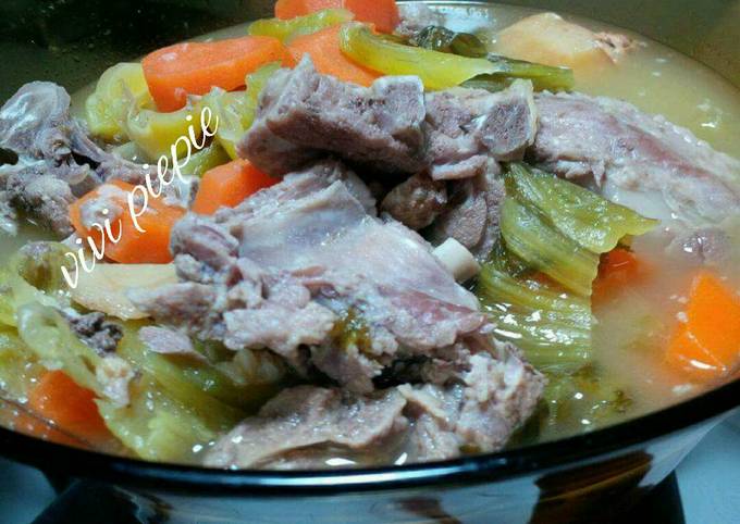 Resep Sop bakut masak sawi asin (non halal) oleh Vivi Piepie - Cookpad