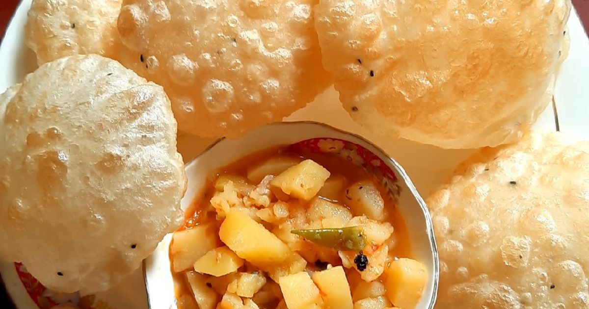 Auli Kar Raha (অলি কর রাহা) দ্বারা লুচি ও সাদা আলুর তরকারি(Luchi O Sada ...