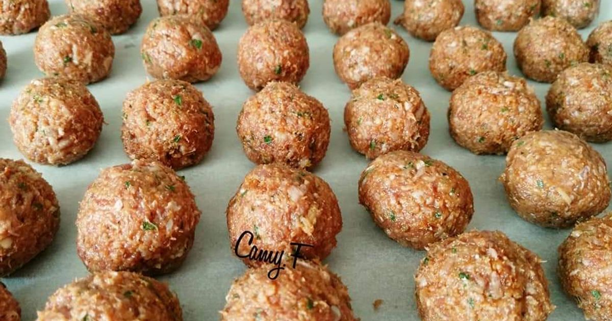 Chifteluțe Cu Carne De Porc și Pastă De Mici La Cuptor, rețetă de ...