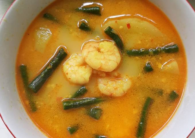 Resep Gulai udang kentang kacang panjang oleh Nupy Widiana - Cookpad