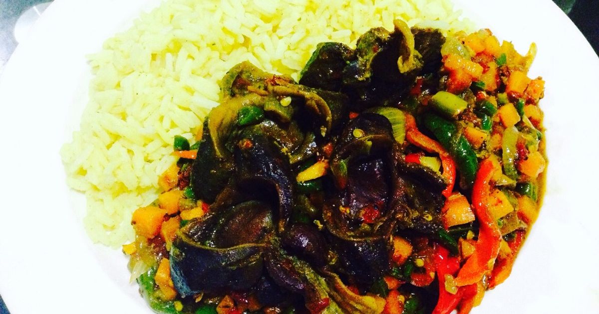 Gizzard Sauce With Curried Rice Recipe by Pamela Gwanzuwang - Cookpad