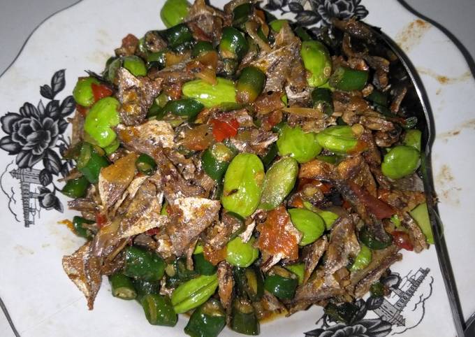 Resep Ikan asin cabe ijo oleh Nia Asyari - Cookpad