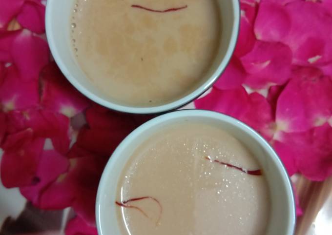 Kesar -Elaichi Tea ☕ Recipe by Rakhee Rathi - Cookpad