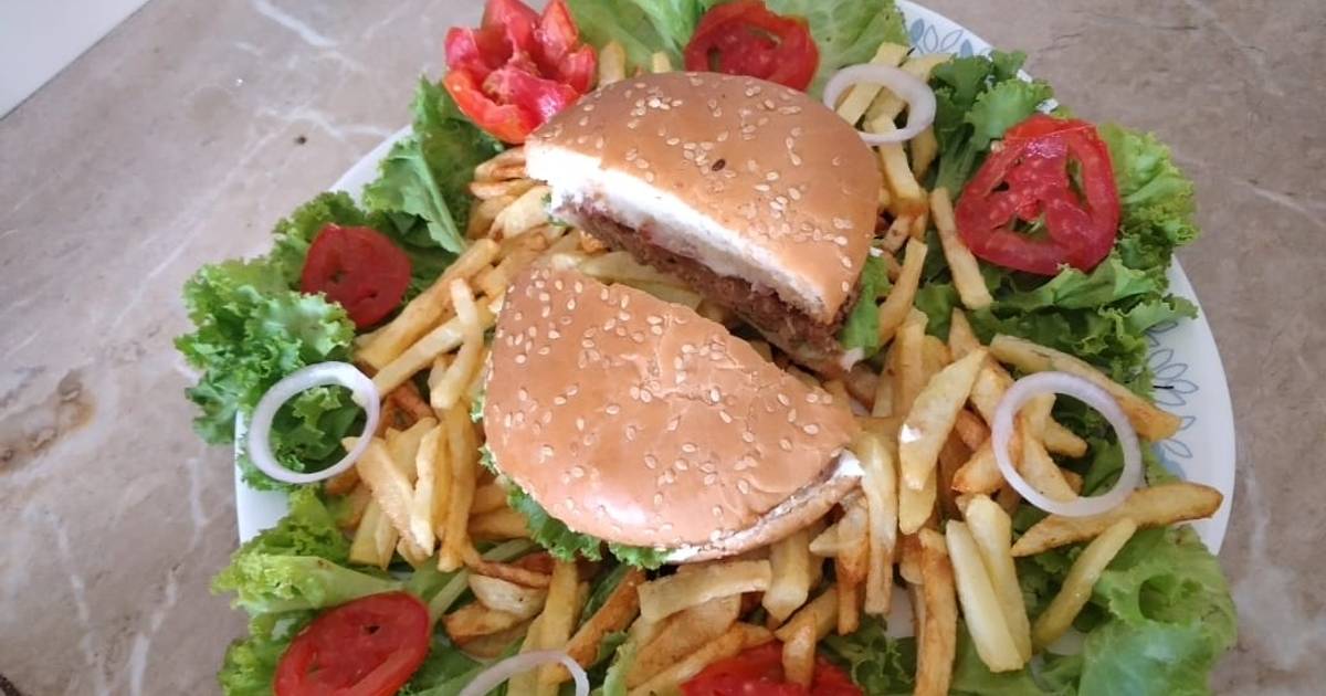 Jambo Beef Burger Recipe by Zoya Butt - Cookpad