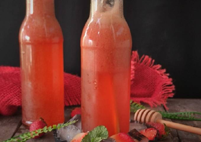 Slushy Strawberry Lemonade Recipe by Sanober Danish - Cookpad