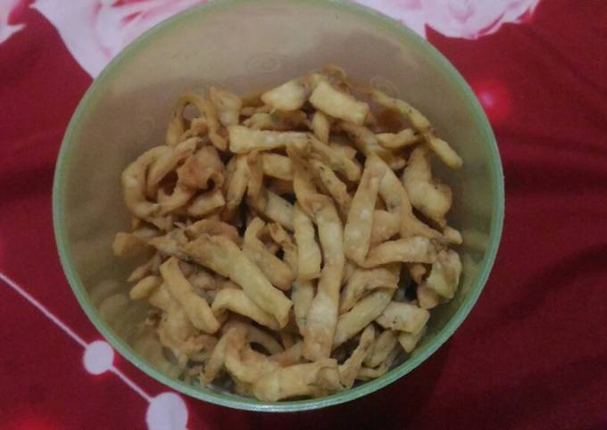 Resep Stik bawang oleh Devita Mahardani - Cookpad