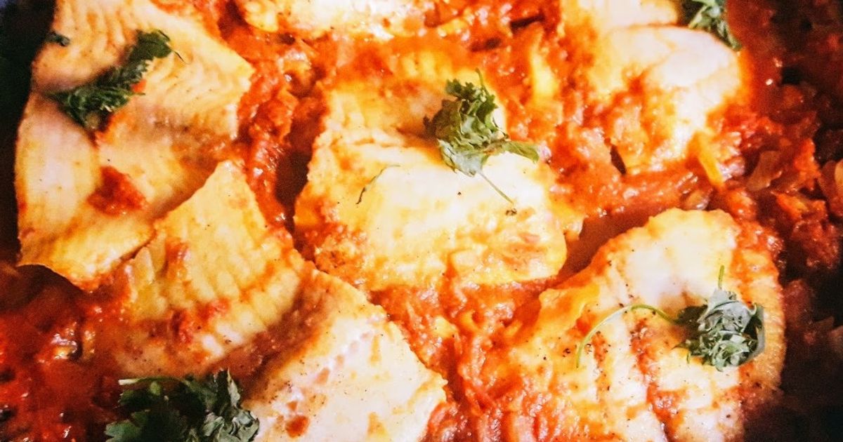 Quick Shakshuka Fish Fillet Recipe Recipe by Harjeet Kaur - Cookpad