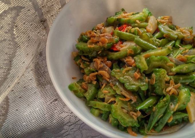 Bitter Gourd Green Beans in Salted Shrimp Stir Fry Recipe by Iskan ...
