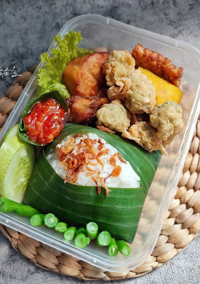 Resep Bento : Nasi Uduk Ayam Goreng Kalasan - Ide Bekal Suami oleh Nuniek Wijayanti - Cookpad