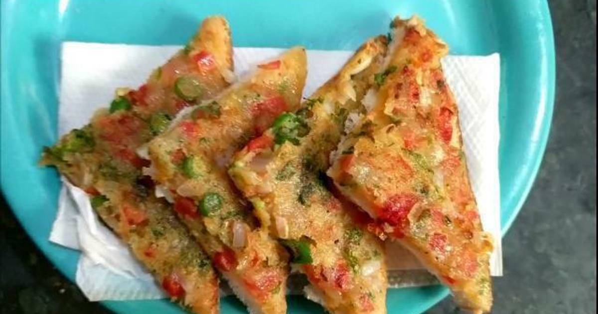 Bread sooji uttapam Recipe by Smriti Singhal - Cookpad