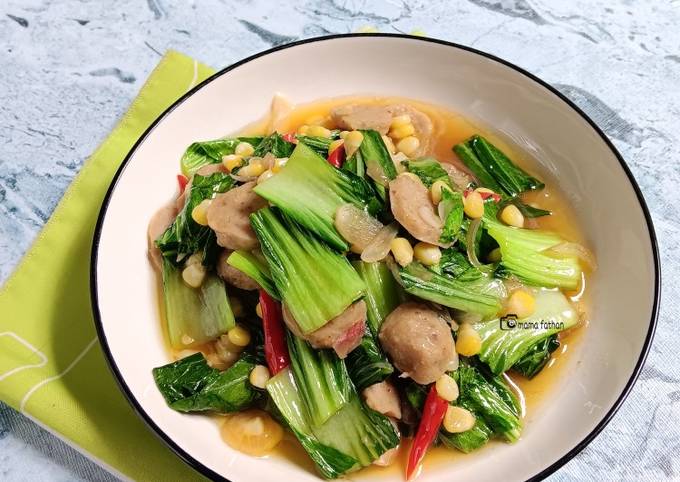 Resep Oseng pokcoy bakso jagung manis oleh Mama fathan - Cookpad