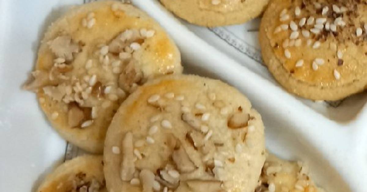 Biscuits with dry fruit 🍪🫓 Recipe by Kulsoom Bukhari - Cookpad