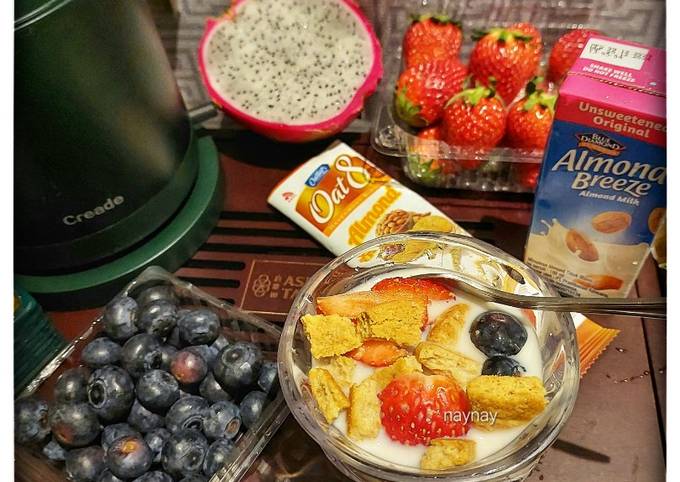 Resep Breakfast Fruit With Almond Milk oleh NayNay - Cookpad
