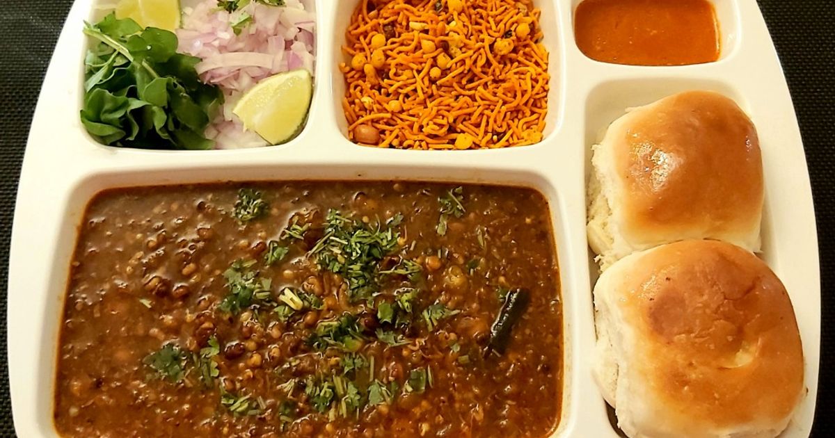 Spicy Misal Pav Recipe by Vidita Bhatia - Cookpad