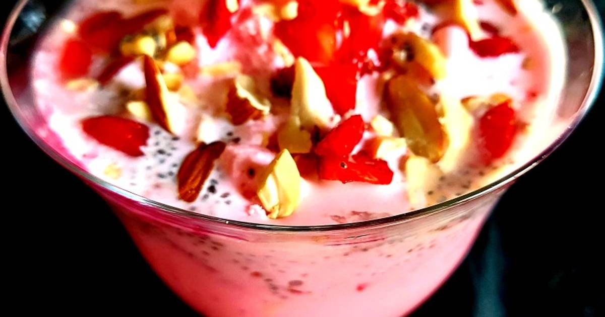 Strawberry Ice cream Smoothie Recipe by Manisha Sampat - Cookpad