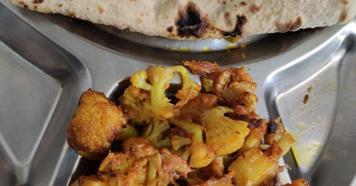 Aloo Gobhi Recipe by Poonam Trivedi - Cookpad