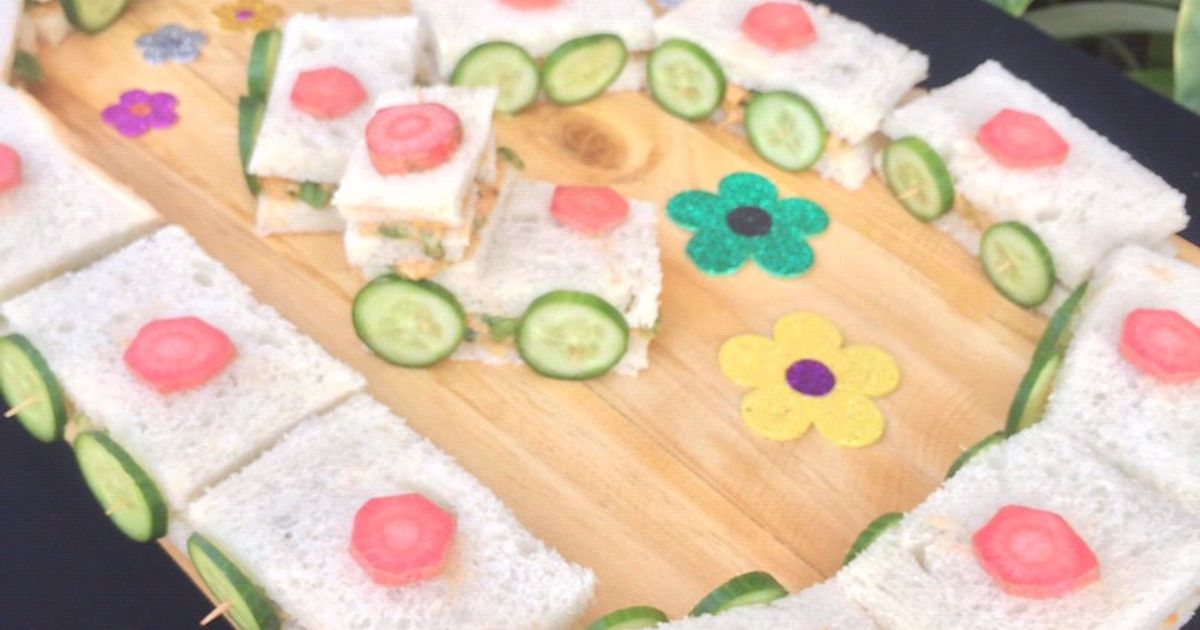 Chicken Cheese Train Sandwich Recipe by Samia Aijazz - Cookpad