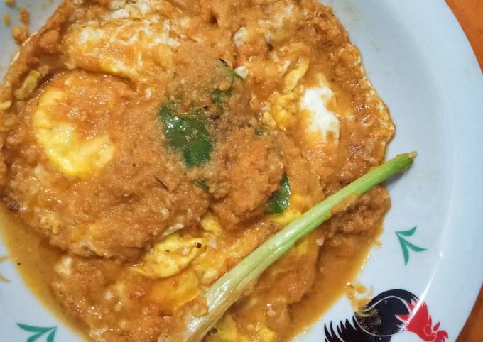 Resep Telur Bumbu Bali oleh galuhkts - Cookpad