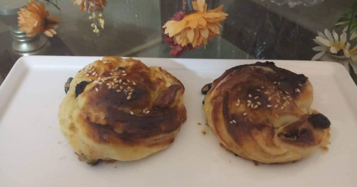 Black current buns Recipe by Zainab Aftab - Cookpad